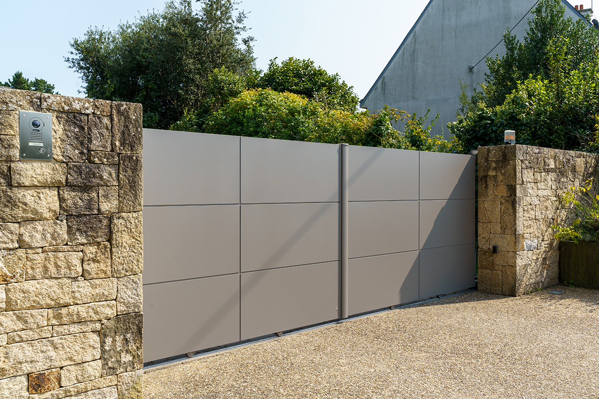 Portail aluminium, pourquoi choisir un professionnel ? - Domalu