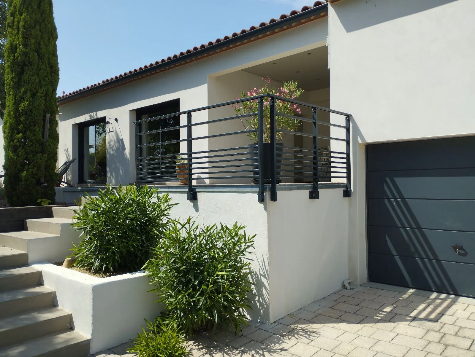 Garde-corps : sécurité et design pour balcons et terrasses