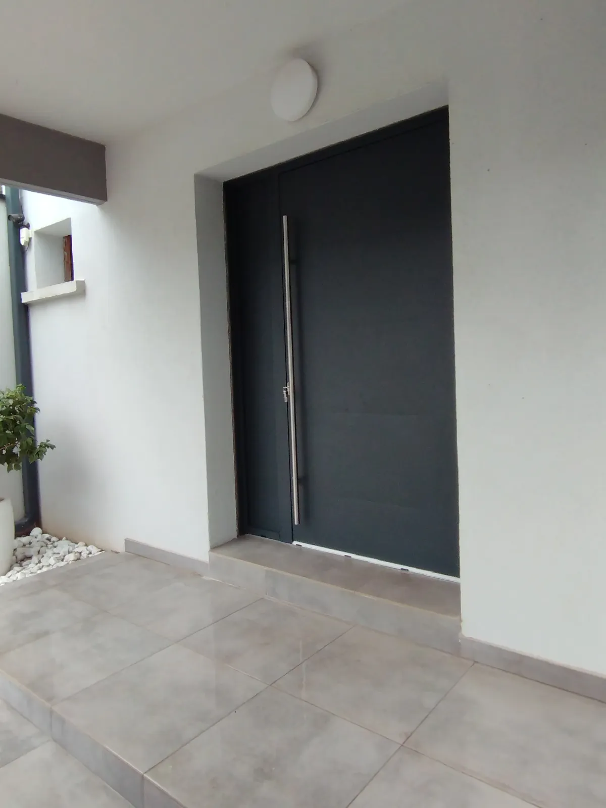 Porte d’entrée sur mesure Domalu : design, confort et sécurité